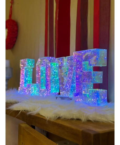 LETRAS LOVE CON ILUMINACIÓN LED H25cm.