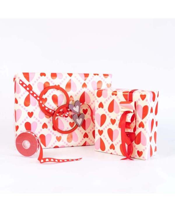 CELOFÁN OPAK CREMA CON CORAZONES BICOLOR ROJO Y ROSA 70cm. x 50mts.